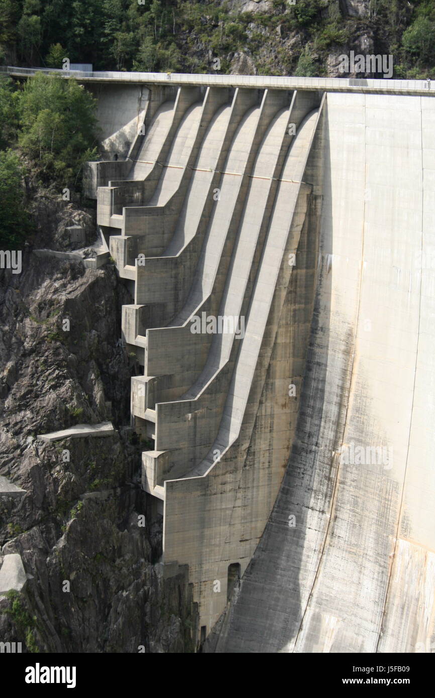 Staumauer verzasca hi-res stock photography and images - Alamy