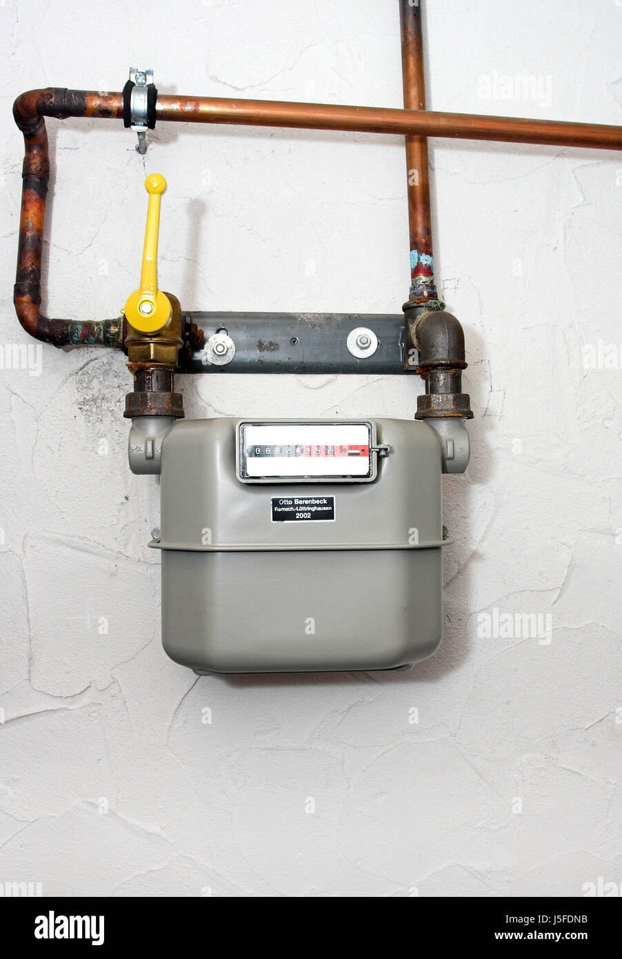 hand,gas,lever,to turn off,gas tap,tube,pipe,yellow,cock,rooster,550 ...