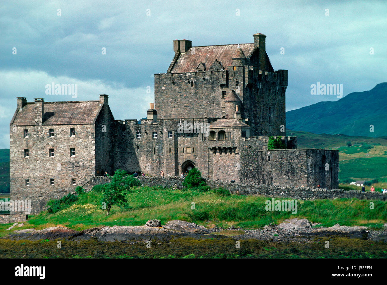 fortress scotland stinginess kilt stingy niggardly chateau castle ...