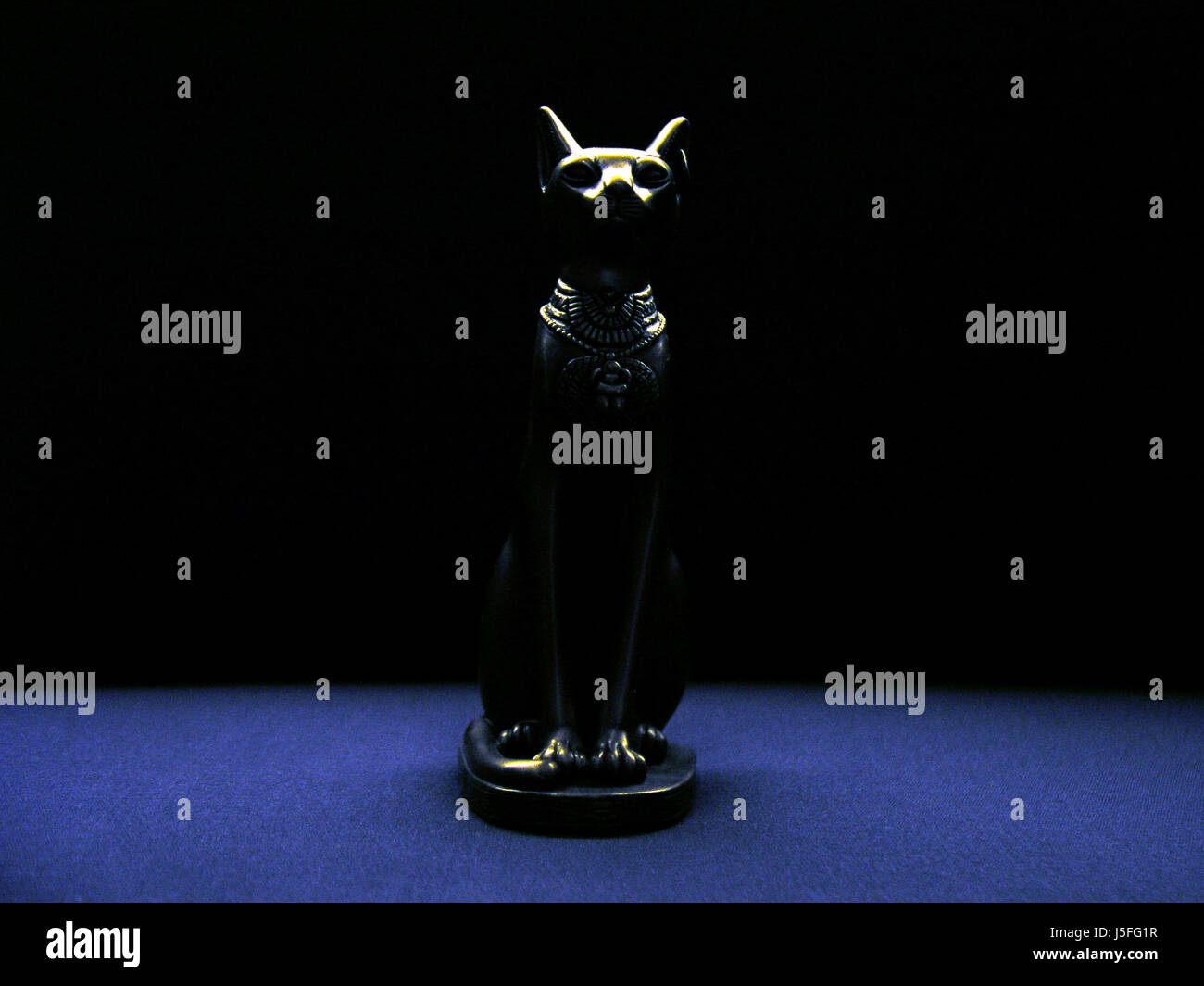 Bastet cat god statue hi-res stock photography and images - Alamy
