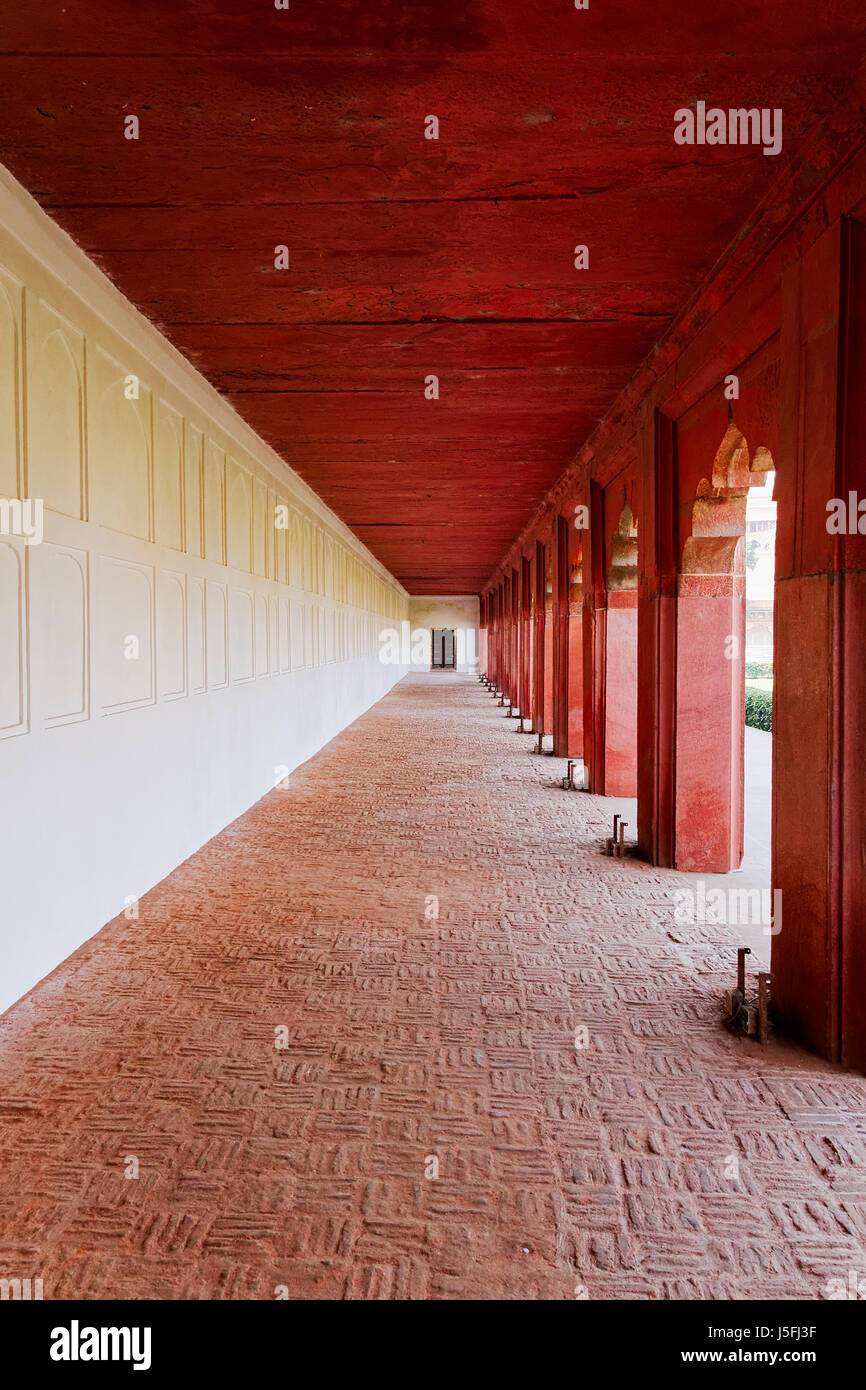 Open archway outside hi-res stock photography and images - Alamy