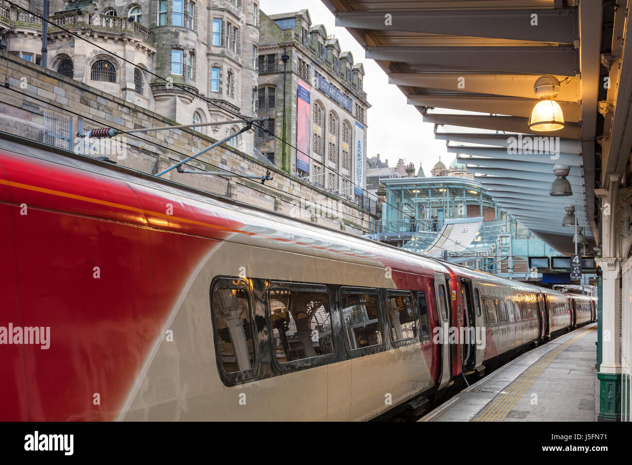 Edinburgh train platform hi-res stock photography and images - Alamy
