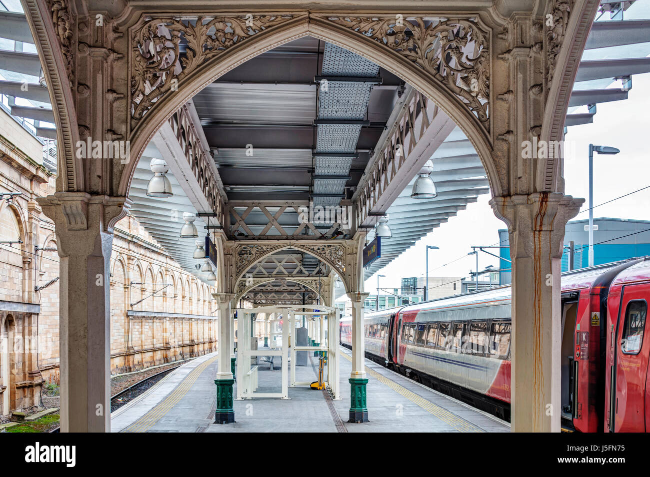 Waverley station hi-res stock photography and images - Alamy