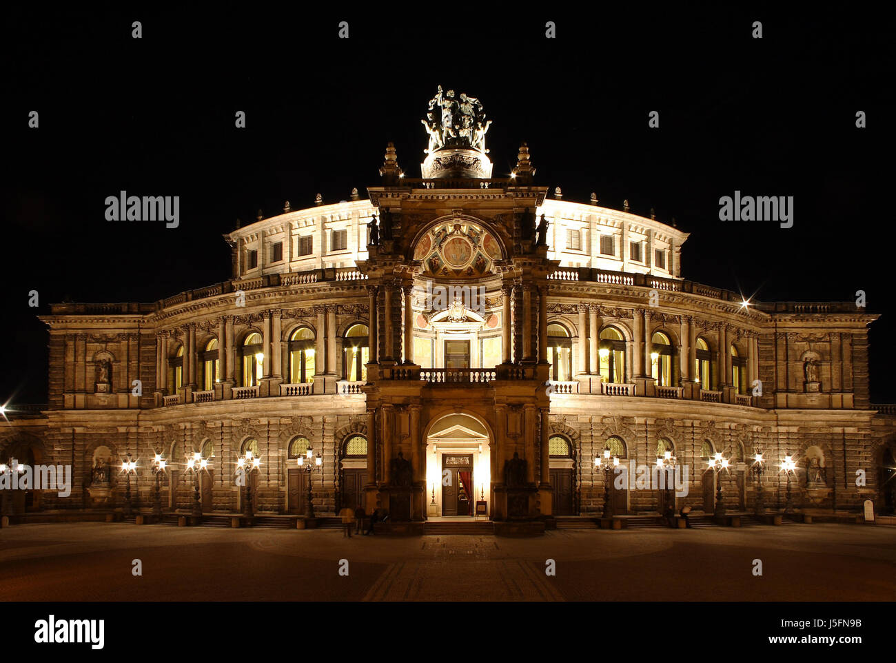night nighttime opera party celebration operetta Dresden ballet ball ...