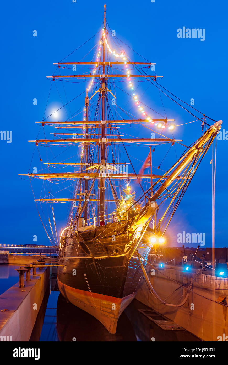 Capt. Robert Falcon Scott. ship Discovery at Dundee floodlit. Evening ...
