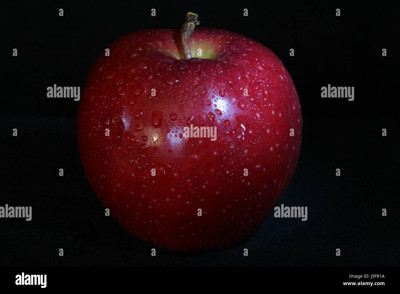 fruit apples apple bigger red fresh healthy drop drip drops seeping ...