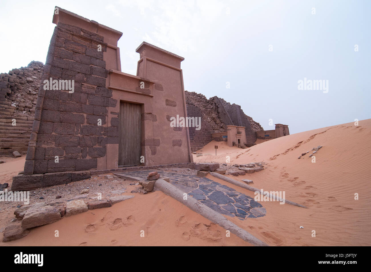 SUDAN, MEROE: Meroë (Meroitic: Medewi or Bedewi) is an ancient city on ...