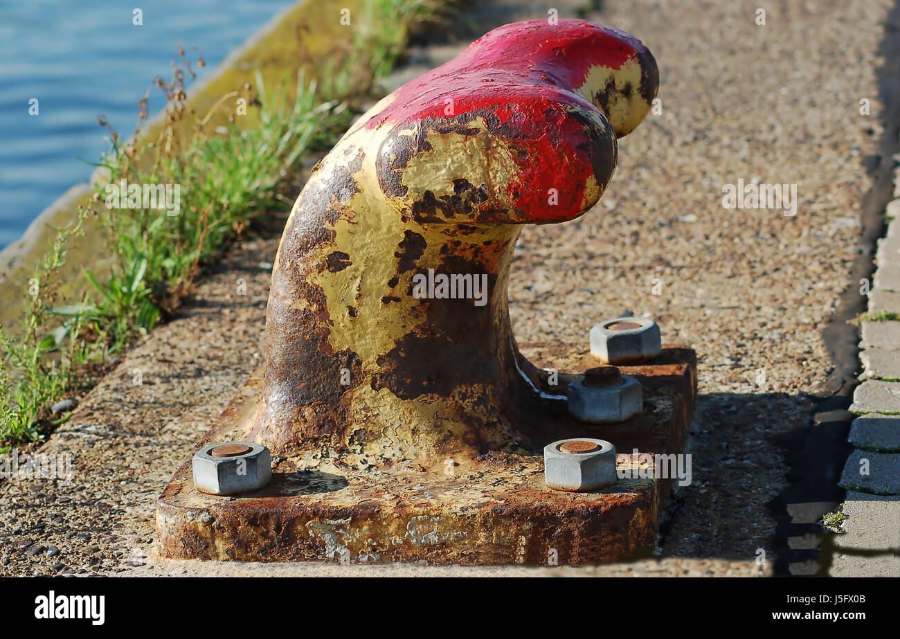 Rotten screws hi-res stock photography and images - Alamy