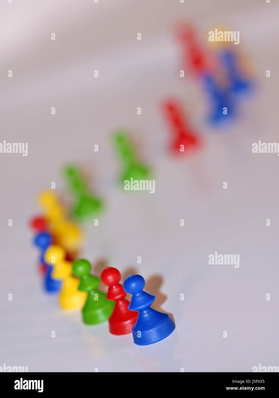 wait waiting patience queue third impatient wait loop schlange stehen ...