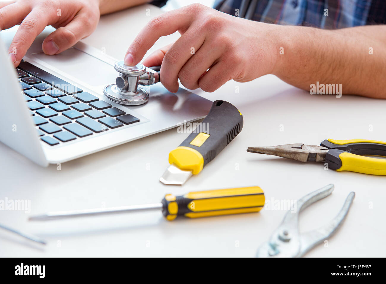 Computer repairman repairing computer laptop Stock Photo - Alamy