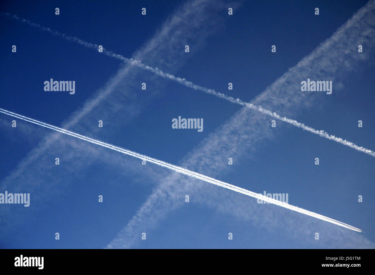 Co contrail hi-res stock photography and images - Alamy