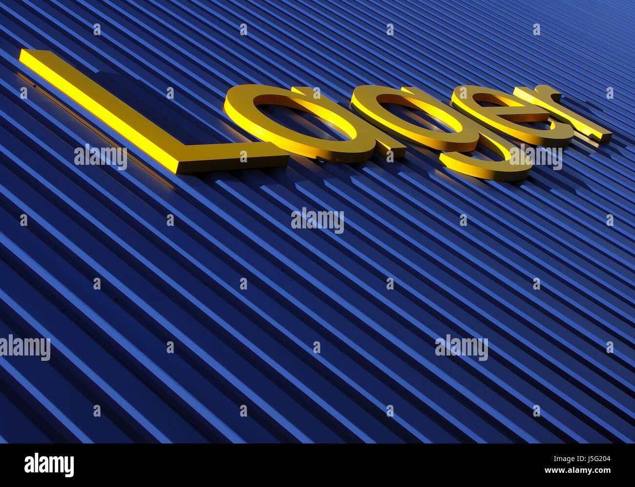 Metal skew hi-res stock photography and images - Alamy