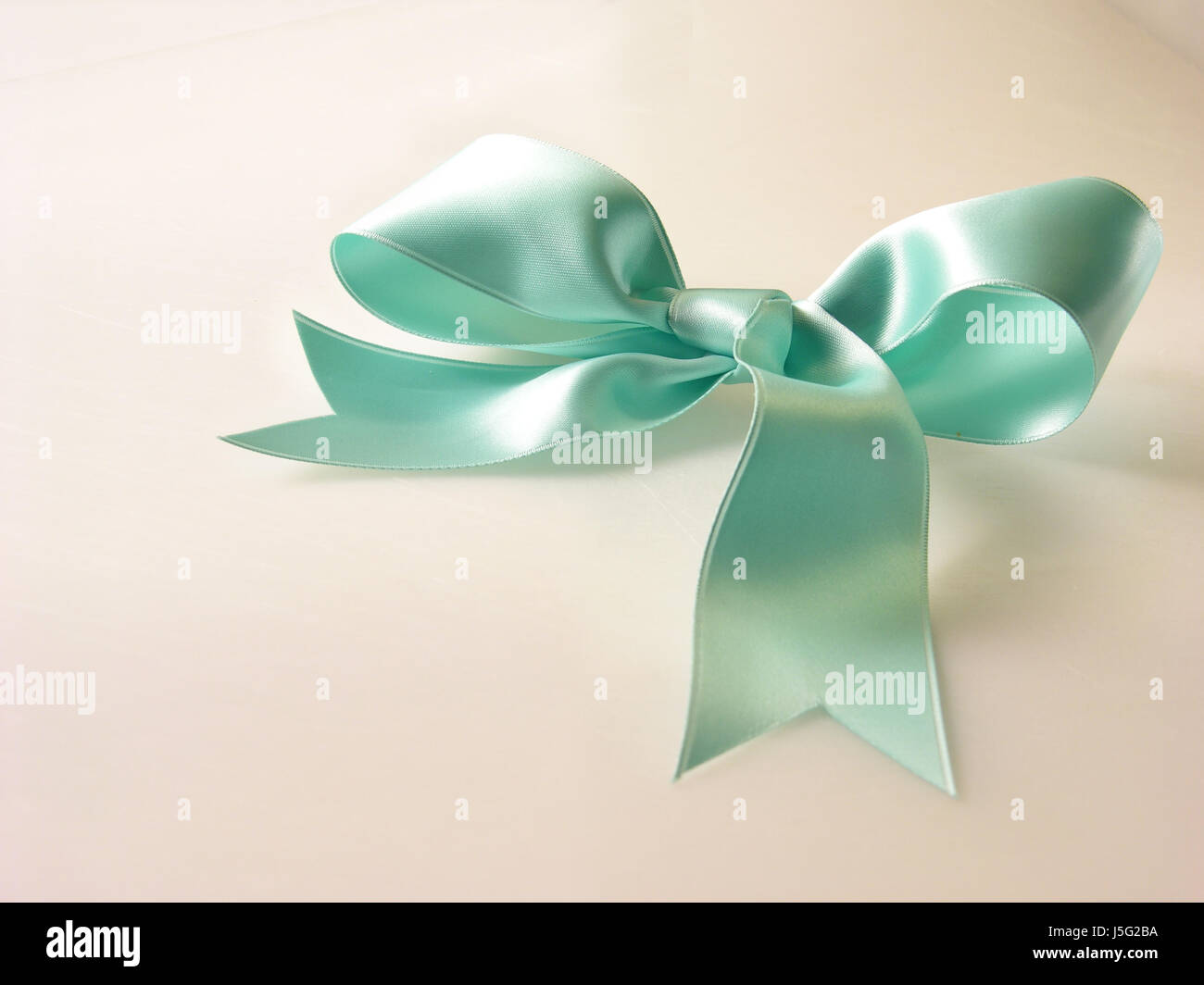 Pale green bow hi-res stock photography and images - Alamy