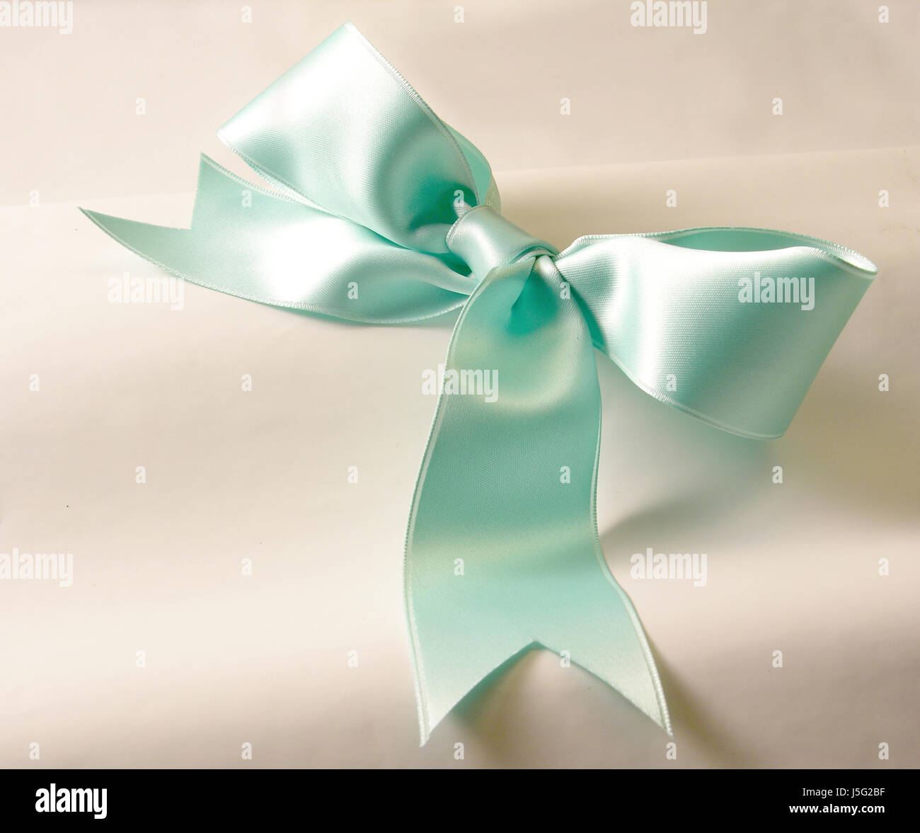 Pale green bow hi-res stock photography and images - Alamy