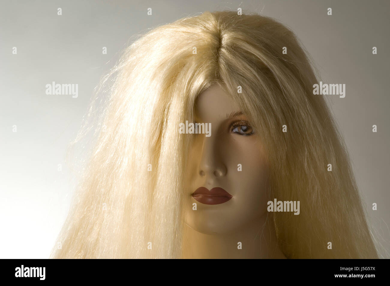 Schaufenster display dummy hi-res stock photography and images - Alamy