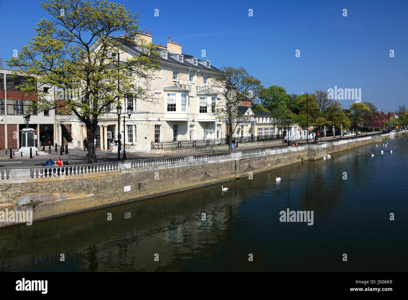 Bedford embankment hi-res stock photography and images - Alamy