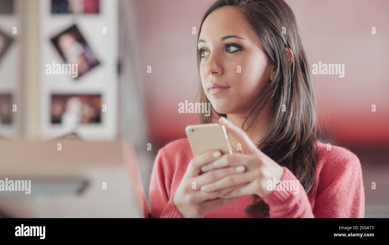 Cute young girl texting with her mobile phone Stock Photo - Alamy