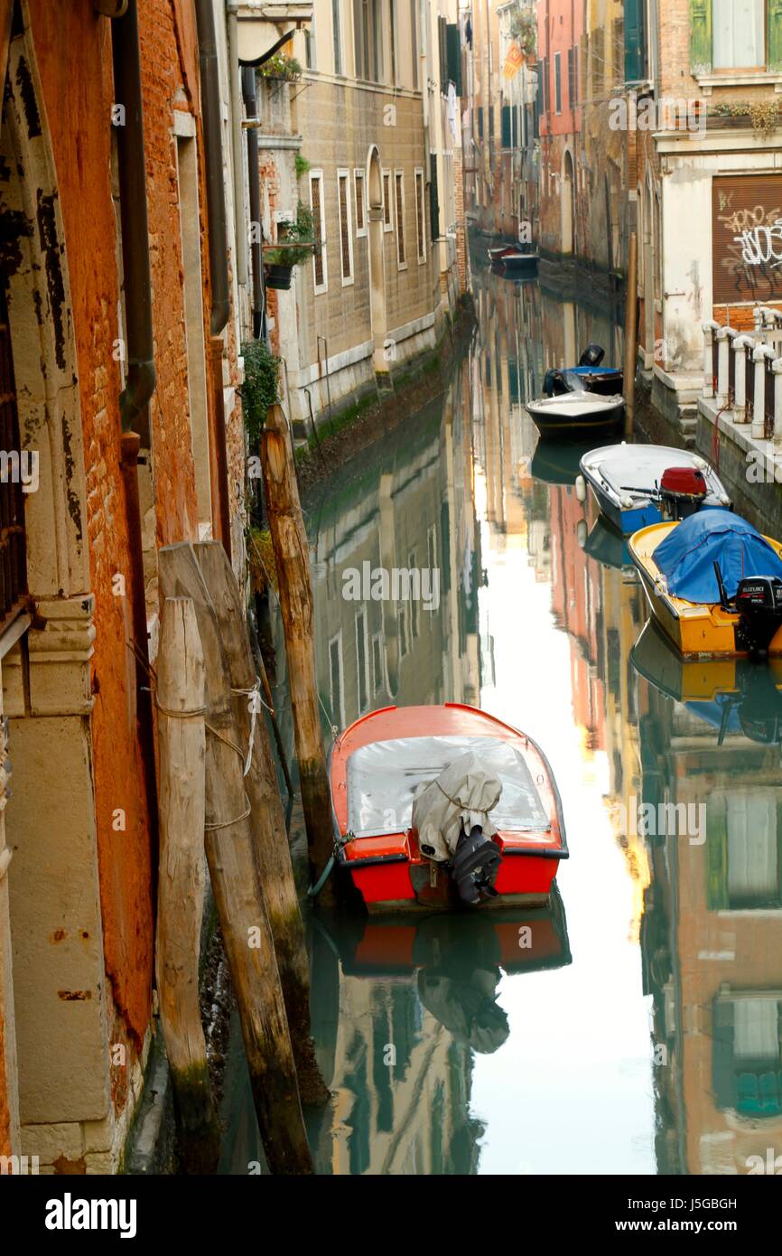 Red venetian boat hi-res stock photography and images - Alamy