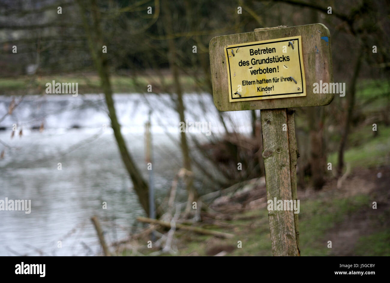 sign signal pole hazy hint dull ban prohibition sign enter land realty ...