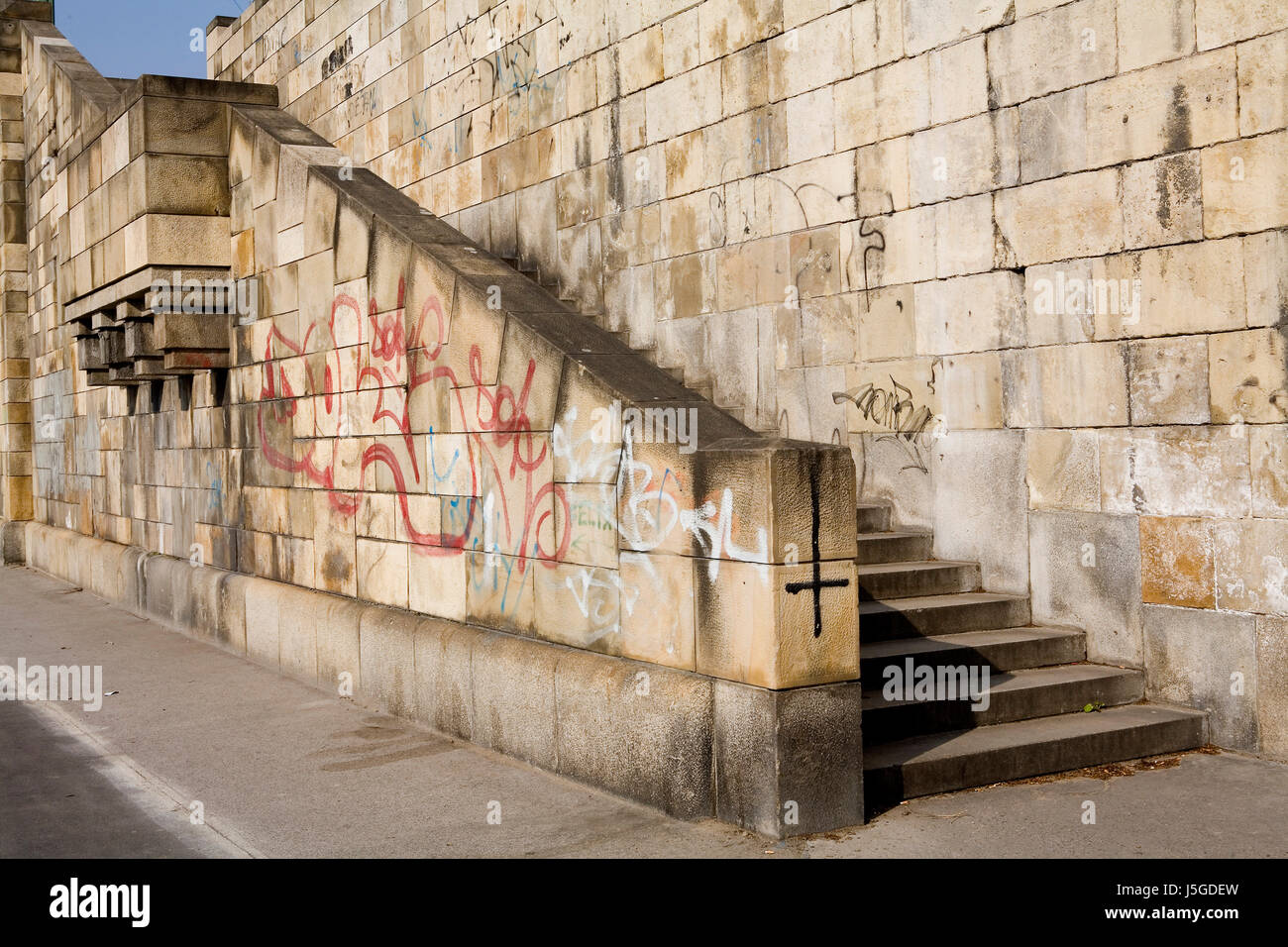 art vienna channel wall danube paint dock aerosol to paint blight ...