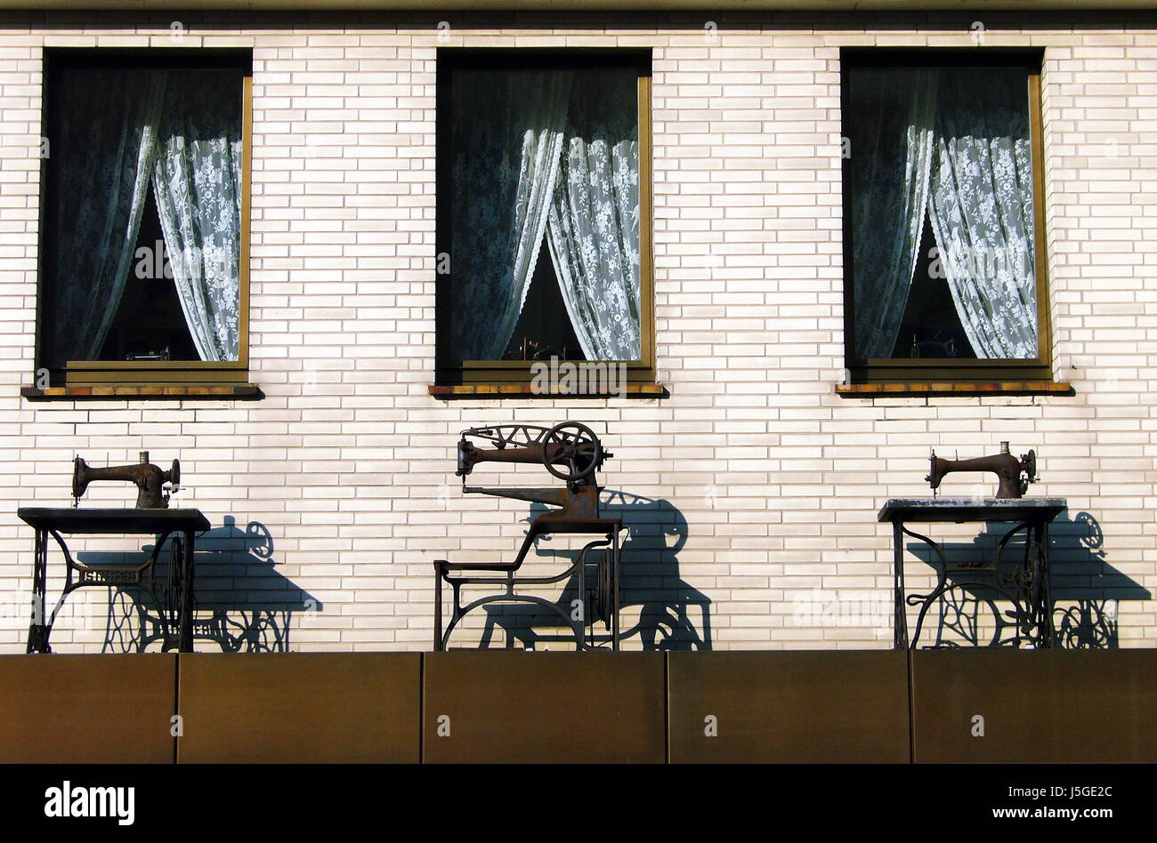 engine drive motor window porthole dormer window pane free sewing ...