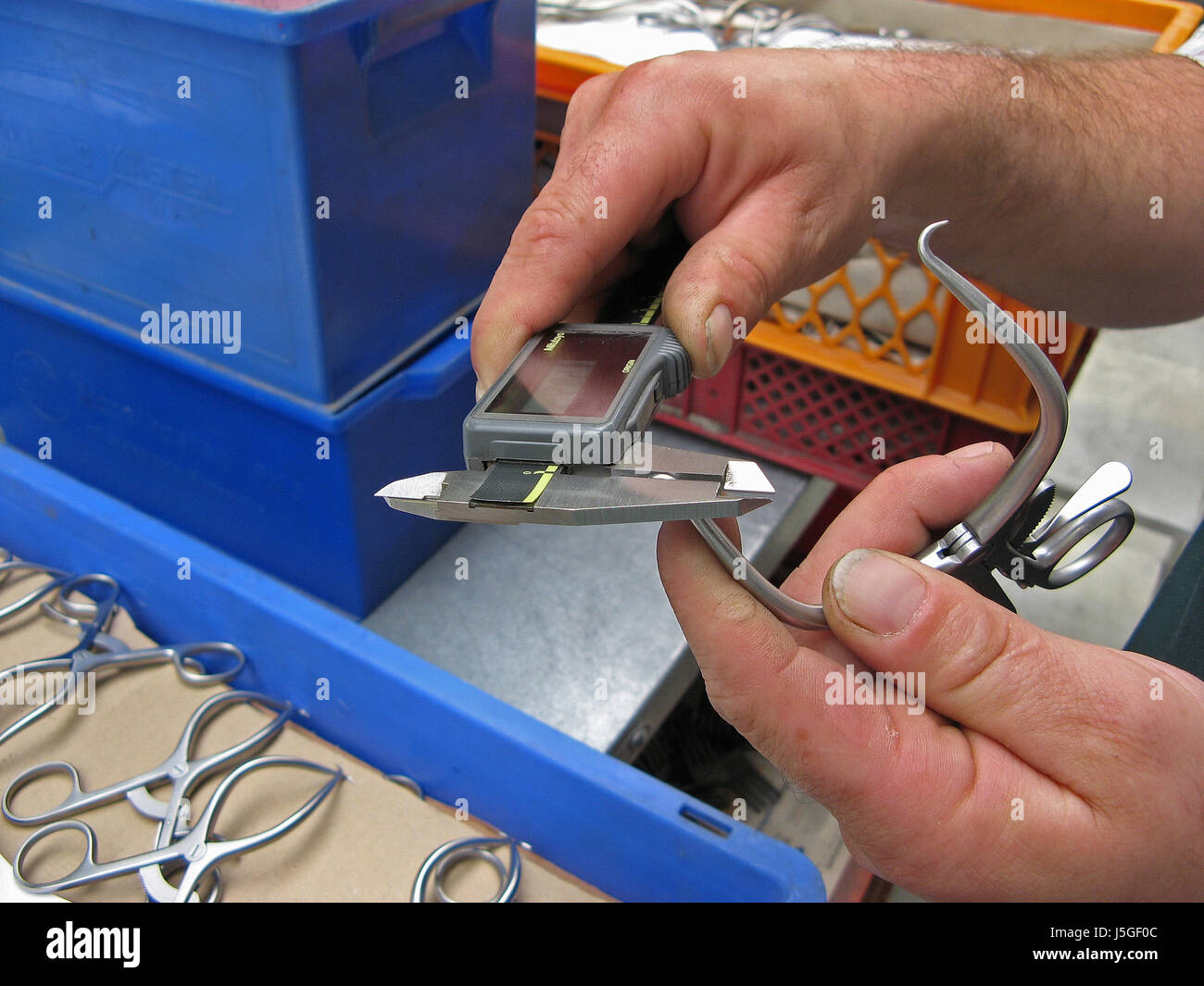 check hand hands measured sured measure calliper handicraft test ...