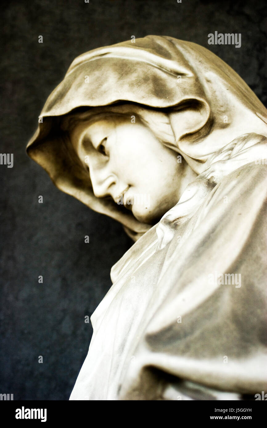 Sculpture of death hi-res stock photography and images - Alamy