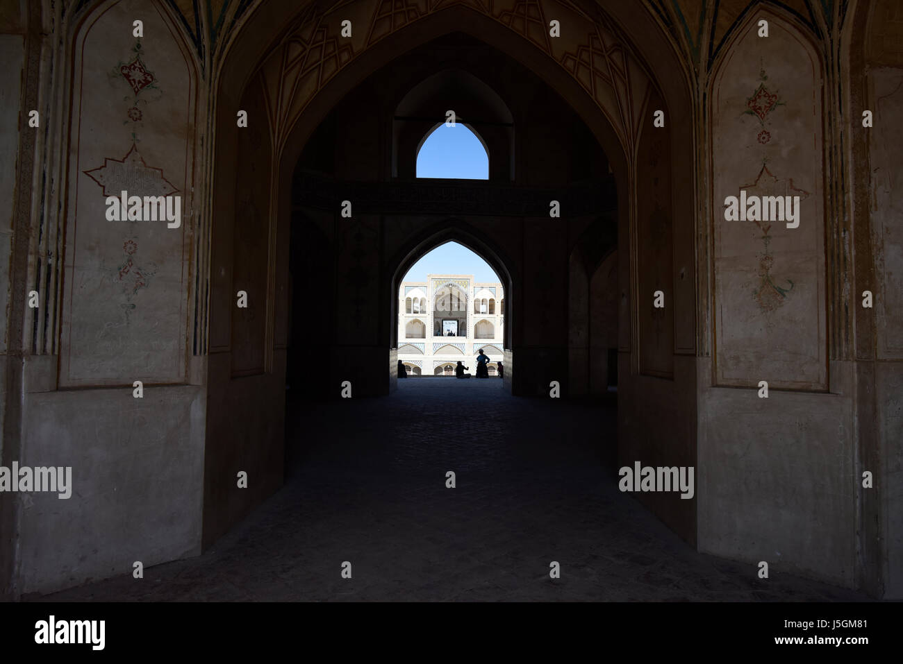 People silhouette under the arch Stock Photo - Alamy