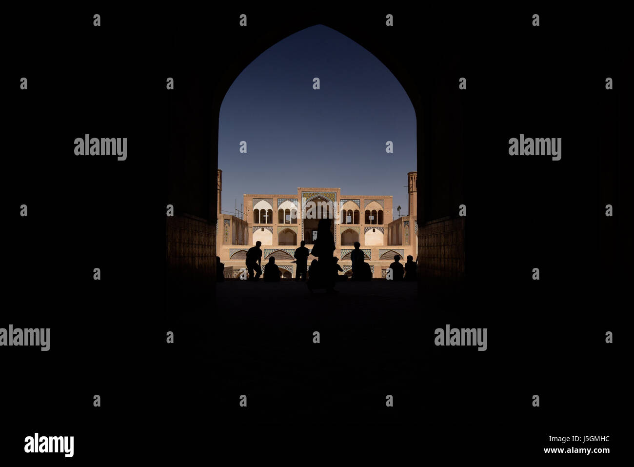 People silhouette under the arch Stock Photo - Alamy