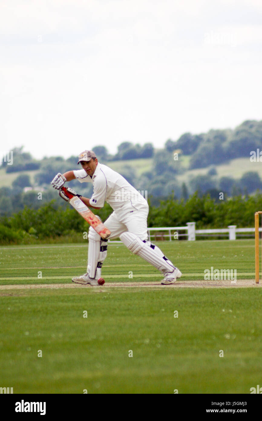 Batting crease hi-res stock photography and images - Alamy