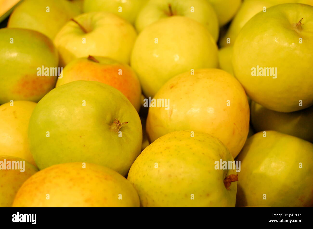 yellow green apples Stock Photo - Alamy