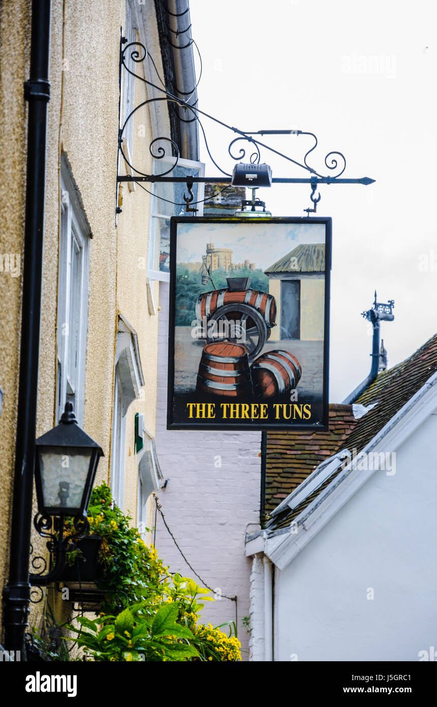 The Three Tuns pub on Market Street in Windsor, UK Stock Photo - Alamy