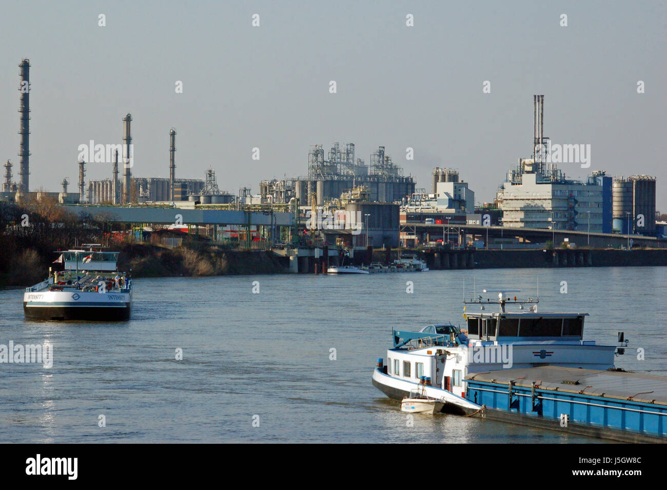 Sailboat queue hi-res stock photography and images - Alamy