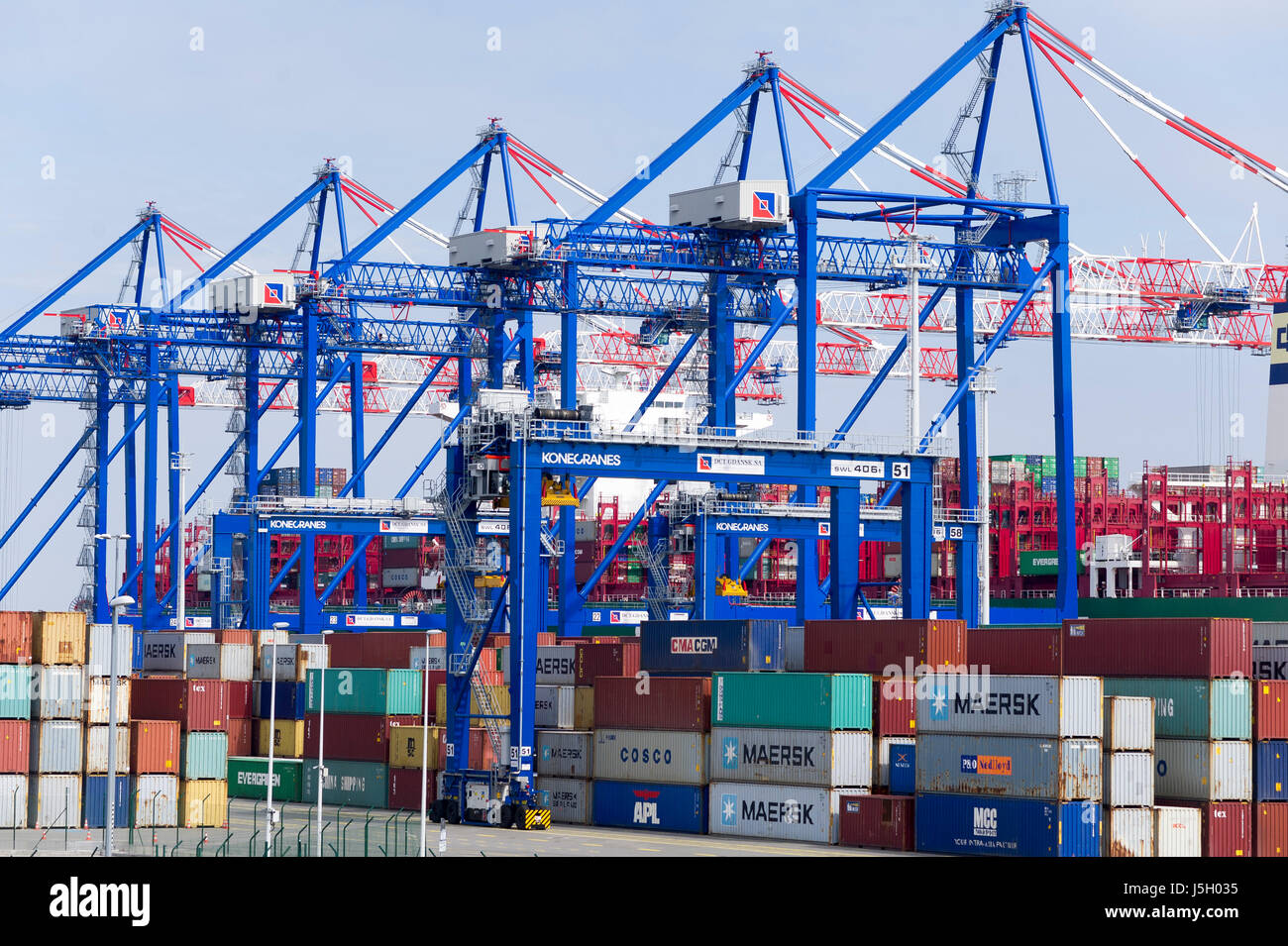 Cosco shipping lines hi-res stock photography and images - Alamy