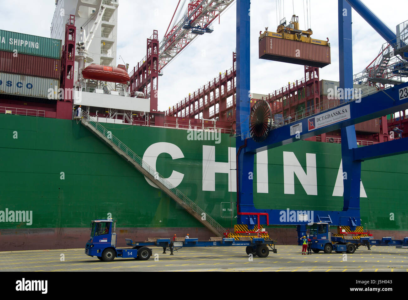 Cargo ships in arctic ocean hi-res stock photography and images - Alamy