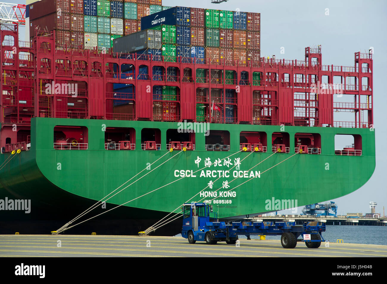 Cargo ships in arctic ocean hi-res stock photography and images - Alamy