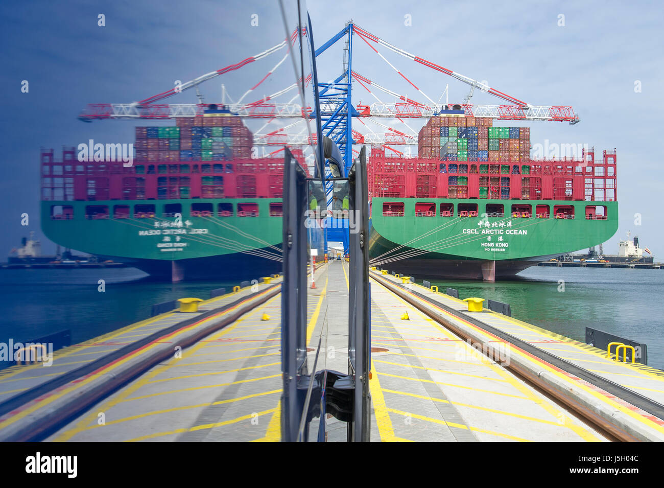 Cosco shipping lines hi-res stock photography and images - Alamy