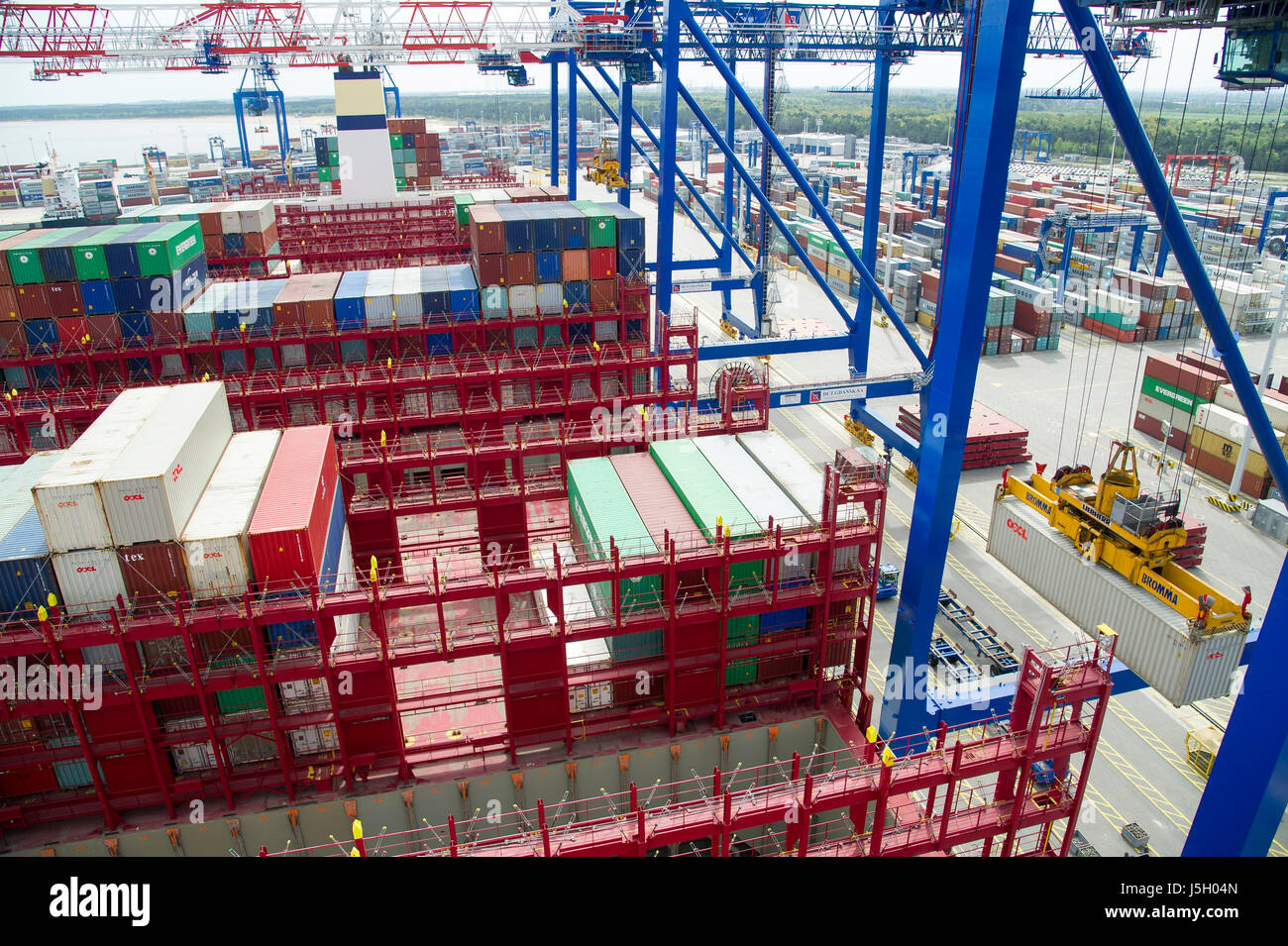 Cosco shipping lines hi-res stock photography and images - Alamy