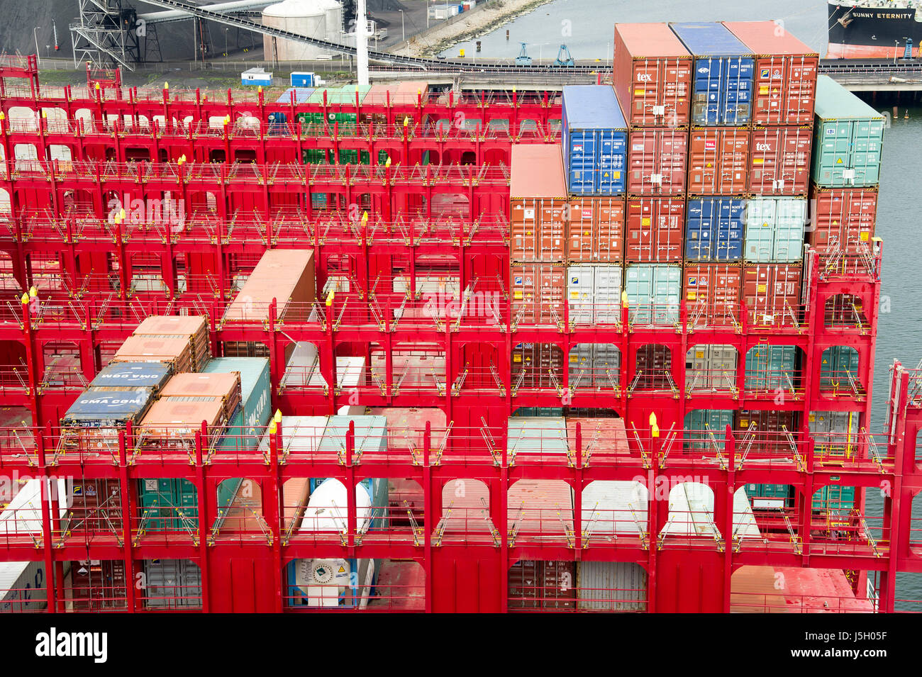 Cosco shipping lines hi-res stock photography and images - Alamy