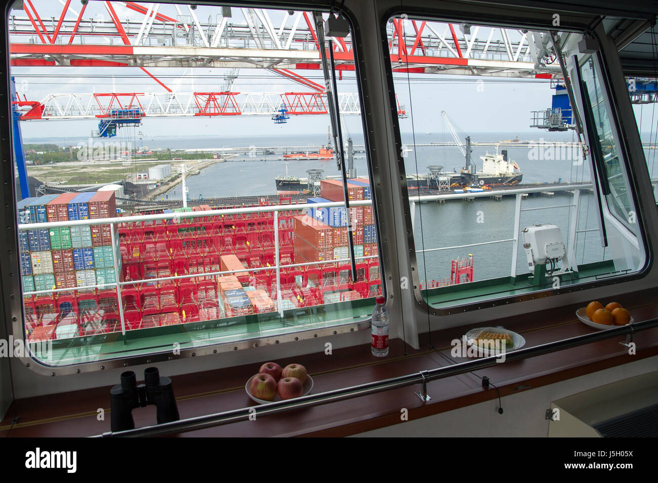 Cosco shipping lines hi-res stock photography and images - Alamy