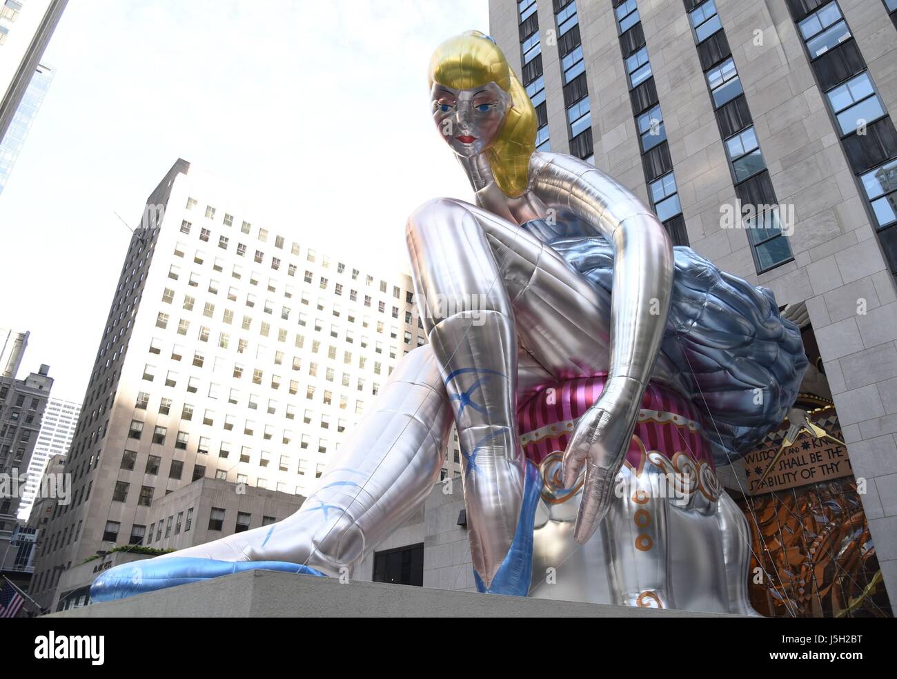 Jeff Koons Seated Ballerina out and about for Artist Jeff Koons' 45 ...
