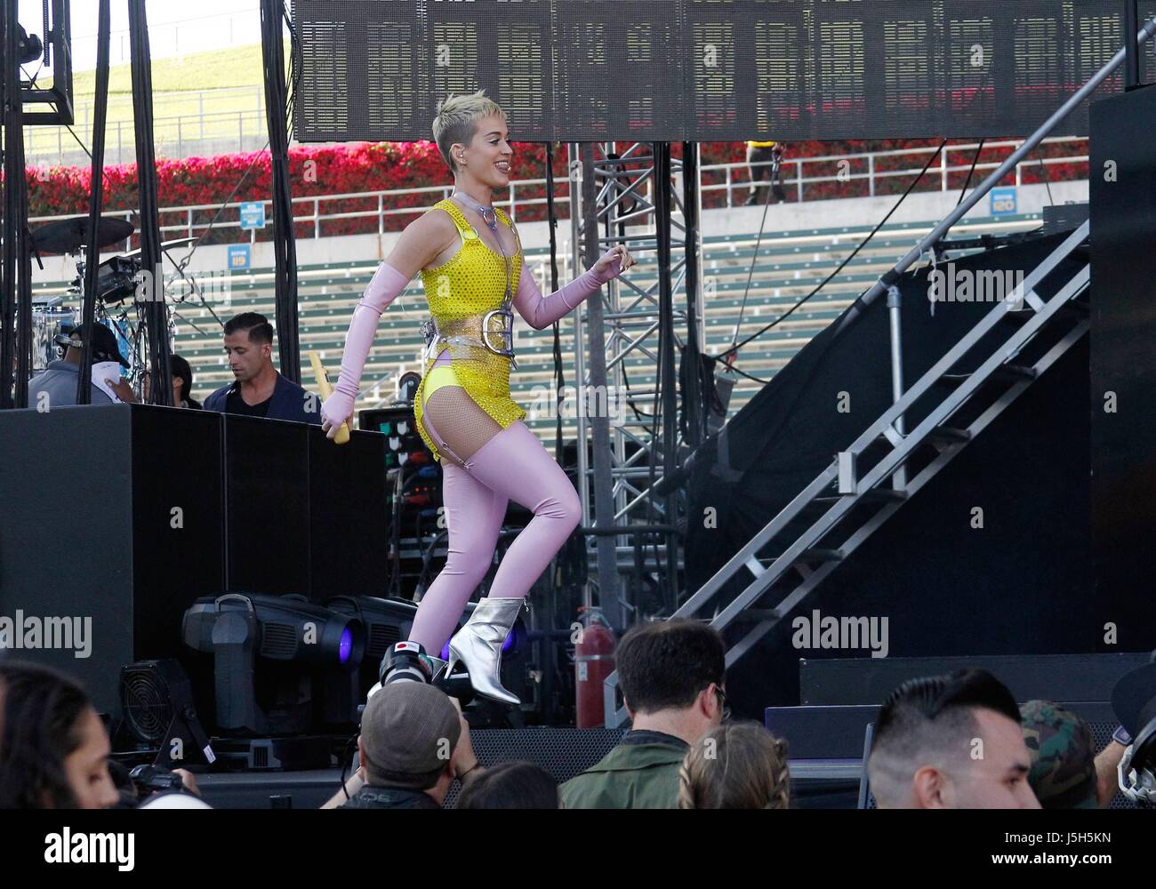 Kiis fms wango tango concert hi-res stock photography and images - Alamy