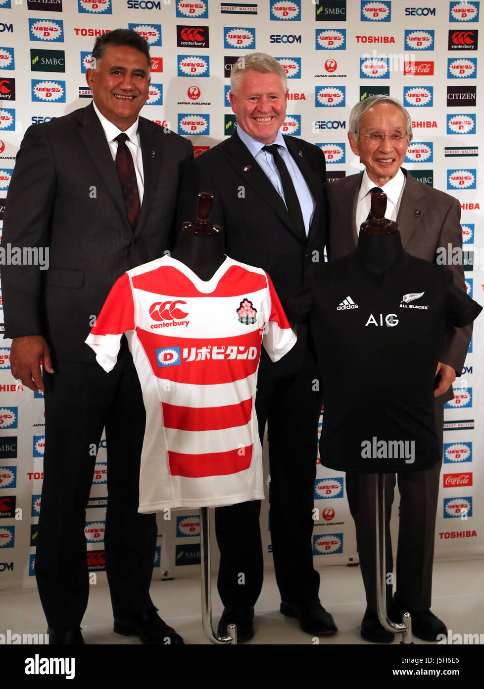 Tokyo, Japan. 17th May, 2017. New Zealand Rugby Union CEO Steve Tew (C ...
