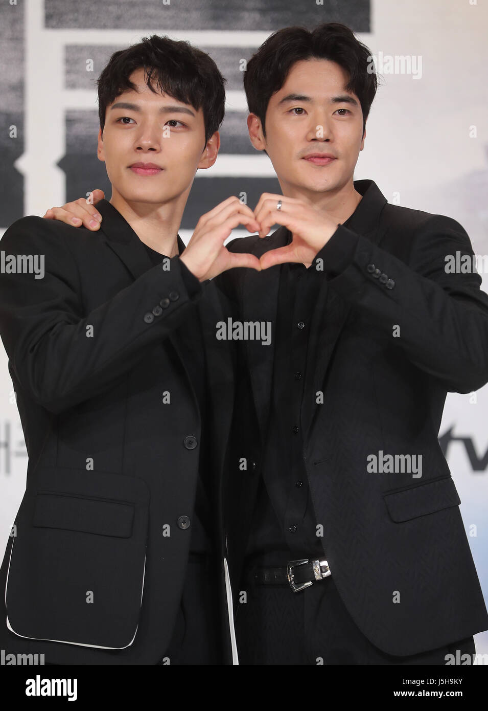 S. Korean actors Kim Kang-woo and Yeo Jin-koo South Korean actors Kim Kang-woo (R) and Yeo Jin ...