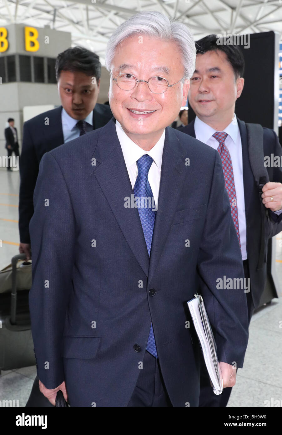 Moon's special envoy leaves for Brussels Cho Yoon-je, a professor at ...