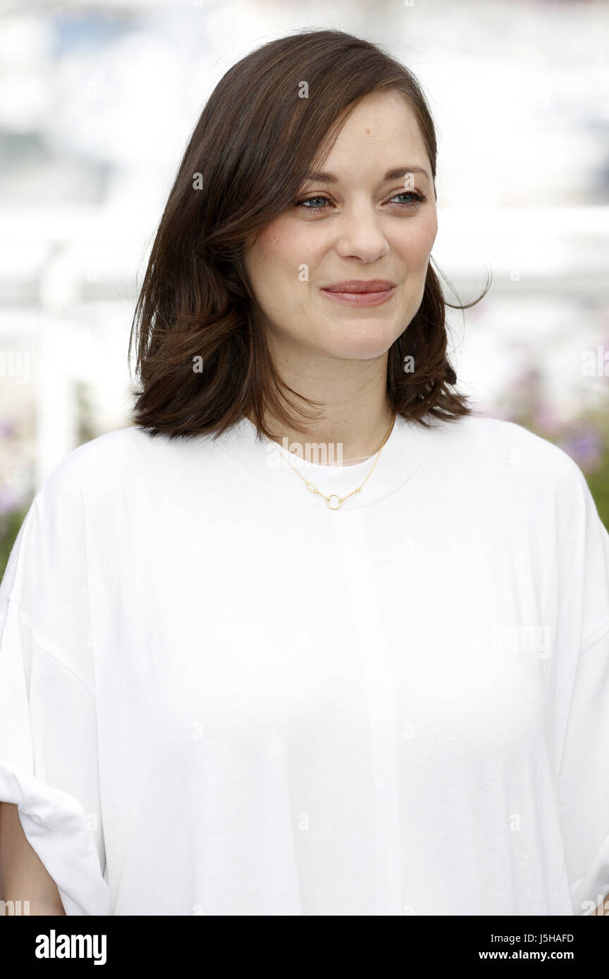 Cannes, Frankreich. 17th May, 2017. Marion Cotillard at the 'Les ...