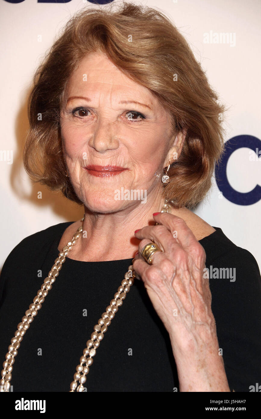 Linda lavin 2017 hi-res stock photography and images - Alamy