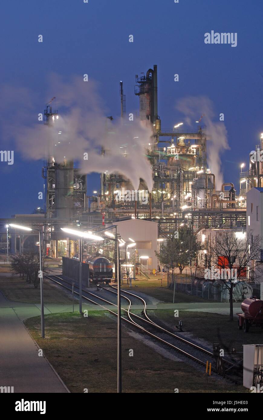 oil refinery at night Stock Photo - Alamy