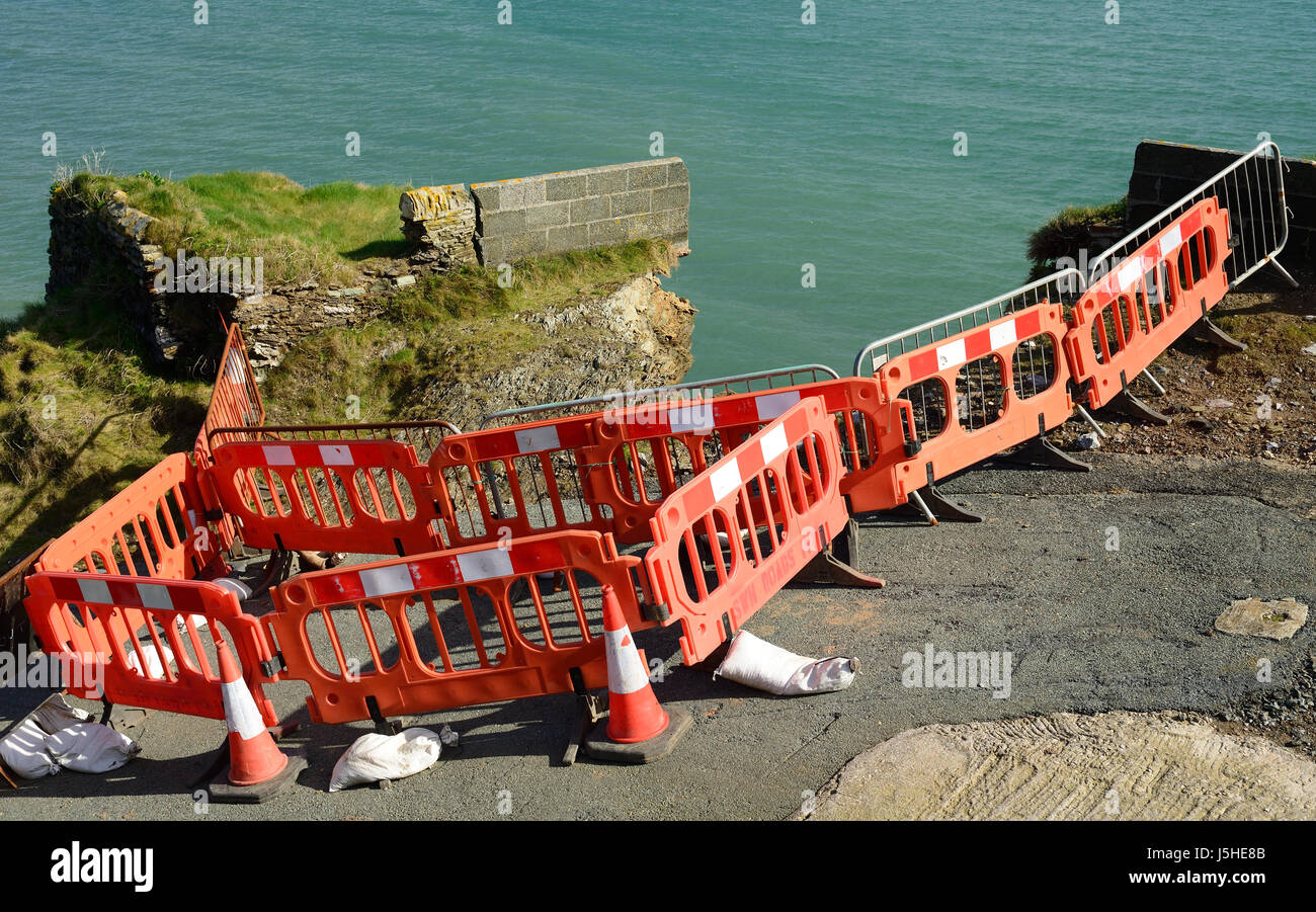 Cliff destruction hi-res stock photography and images - Alamy