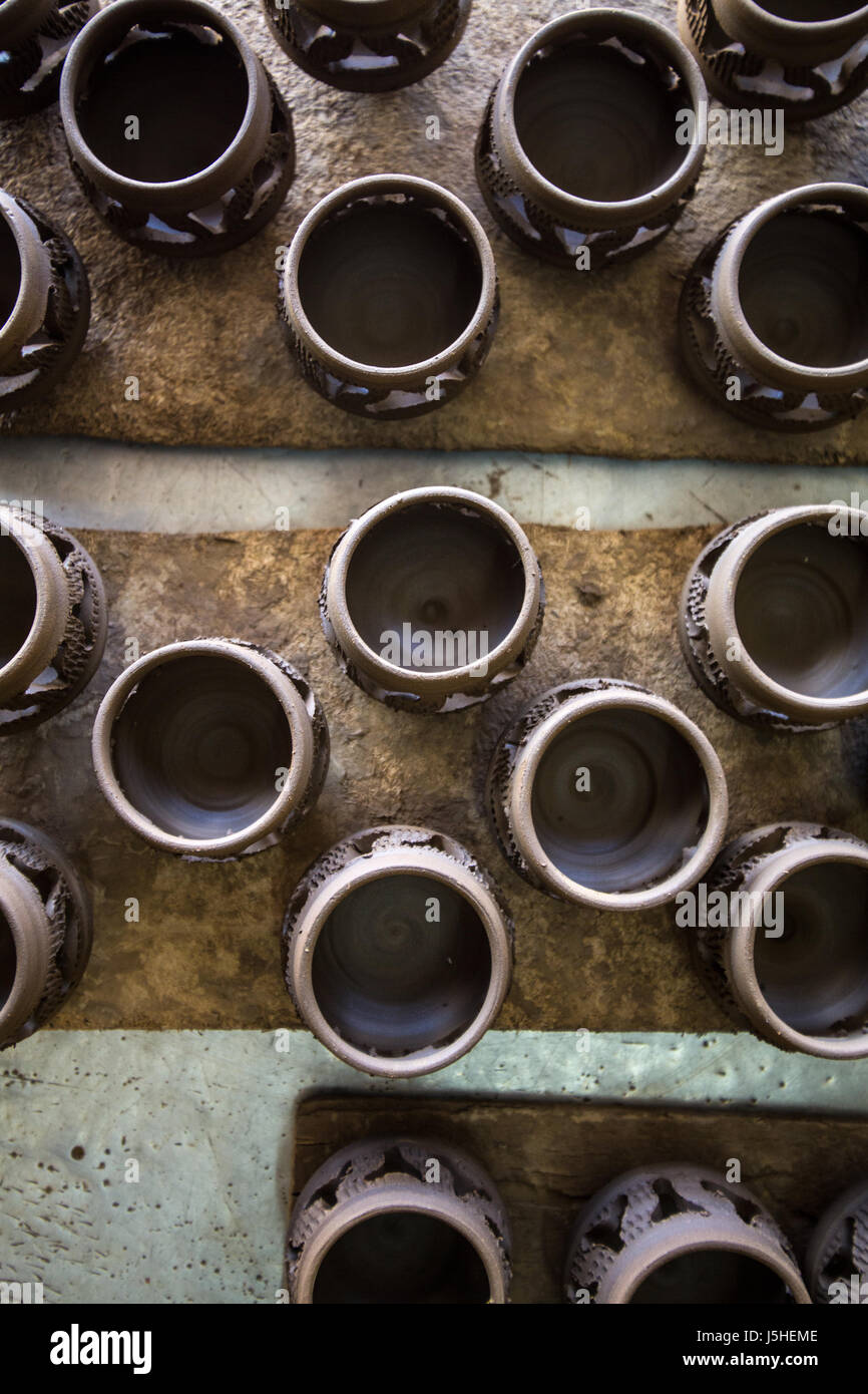 Ceramic pots drying in Trinidad Cuba Stock Photo - Alamy